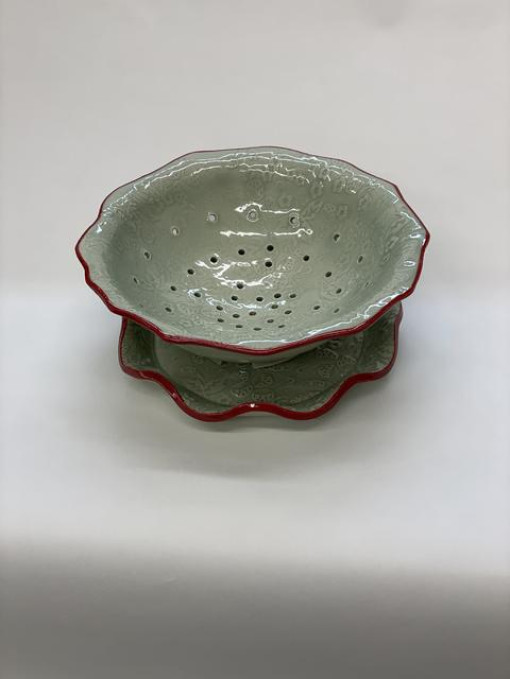 C-40 Aqua over V-387 Bright Red Underglaze | AMACO Brent